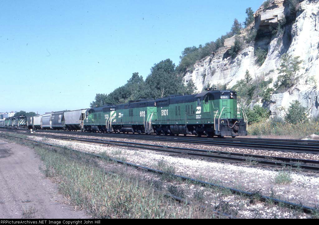 1377-11 Eastbound BN transfer at Hoffman Ave